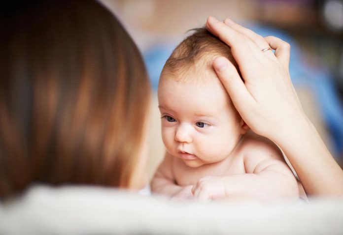 ᐅ Forme de la tête d'un bébé: ce qui est normal et ce qui est ...