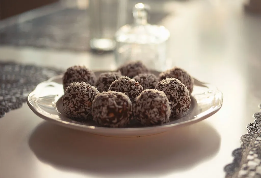 How to Make Date and Fig Balls- Recipe on FirstCry Parenting
