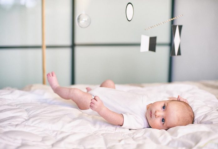 Montessori Mobiles for Infants - Types, Benefits & Tips